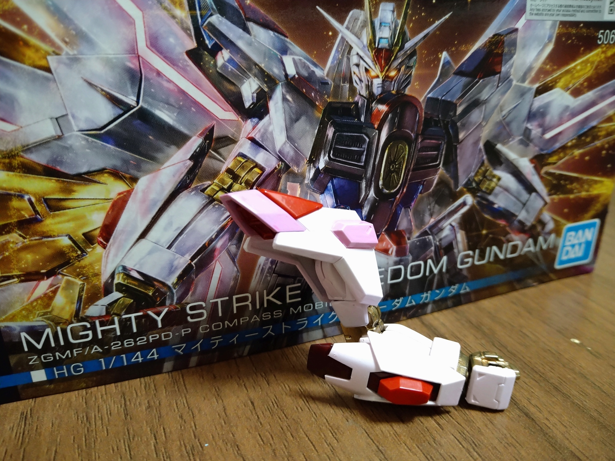 HG 1/144 マイティストライクフリーダムガンダム ストライクルージュカラー 筆塗り 全塗装 組立 コマ撮り 右腕 #shorts | ガンプラ組立コマ撮りチャンネル | OFUSE (オフセ)
